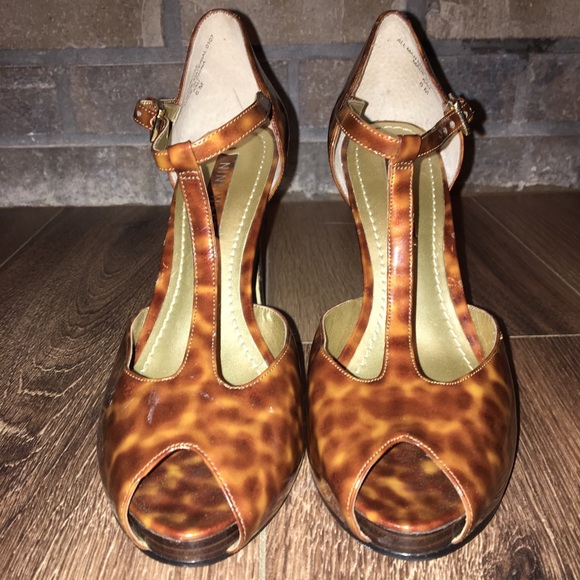 Nine West | Shoes | Nine West Roise Tortoise Shell T Strap Heels Sz 6 ...